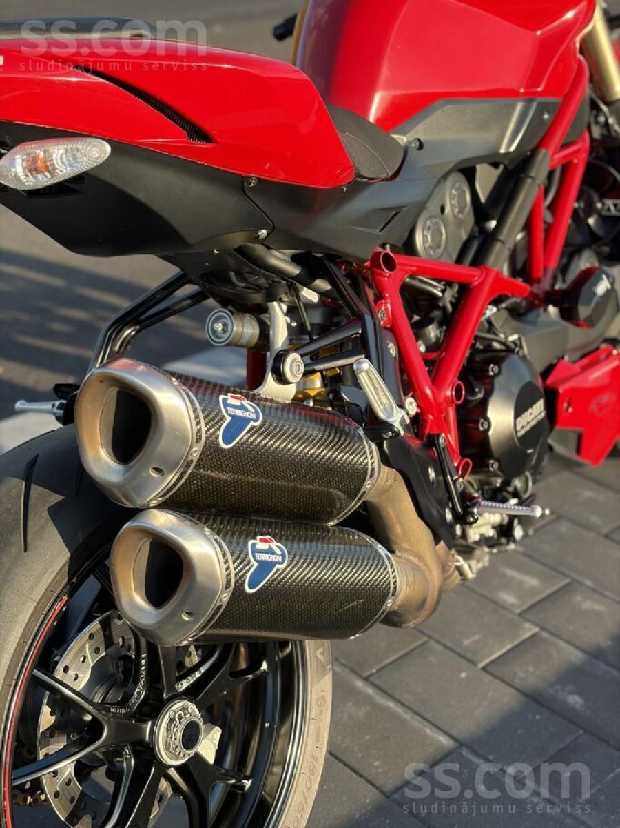 Ducati Streetfighter 2012 in Riga, with an engine capacity of 0.85 L and mileage of 0 thousand km for 7550 €, photo 5 on AUTOMOTO.COM.LV