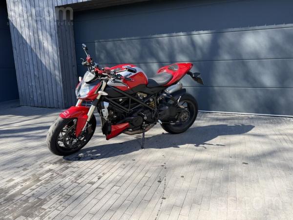 Ducati Streetfighter 2014 in Riga, with an engine capacity of 1.10 L and mileage of 0 thousand km for 7100 €, photo 2 on AUTOMOTO.COM.LV