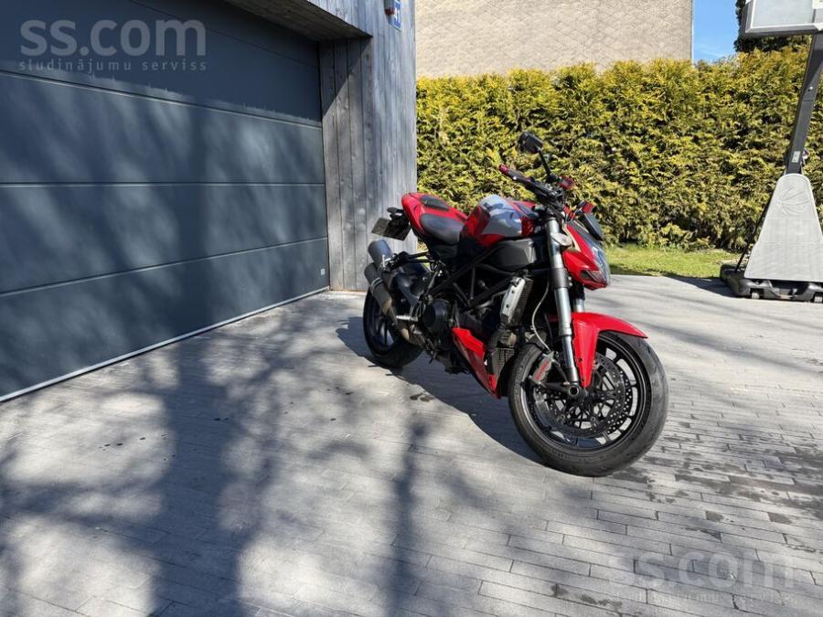 Ducati Streetfighter 2014 in Riga, with an engine capacity of 1.10 L and mileage of 0 thousand km for 7100 €, photo 4 on AUTOMOTO.COM.LV