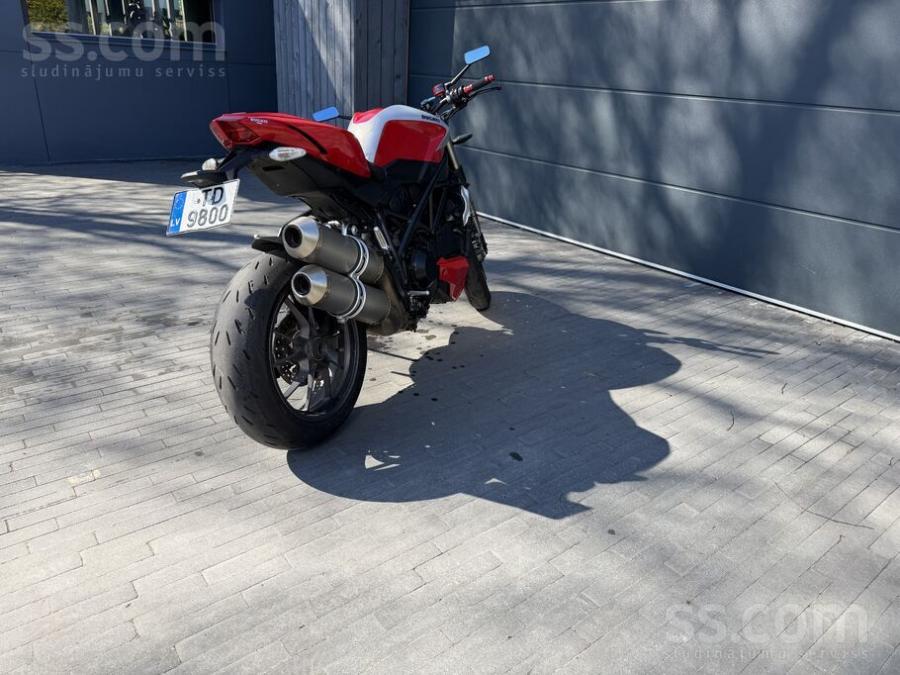 Ducati Streetfighter 2014 in Riga, with an engine capacity of 1.10 L and mileage of 0 thousand km for 7100 €, photo 5 on AUTOMOTO.COM.LV