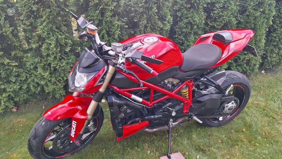 Ducati Streetfighter 2015 in Kaunas, with an engine capacity of 0.85 L and mileage of 8 thousand km for 5800 €, photo 2 on AUTOMOTO.COM.LV