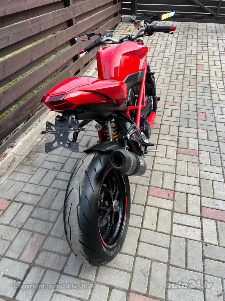 Red Ducati Streetfighter 2015 in Tartu, with an engine capacity of 0.85 L and mileage of 8 thousand km for 7490 €, photo 2 on AUTOMOTO.COM.LV