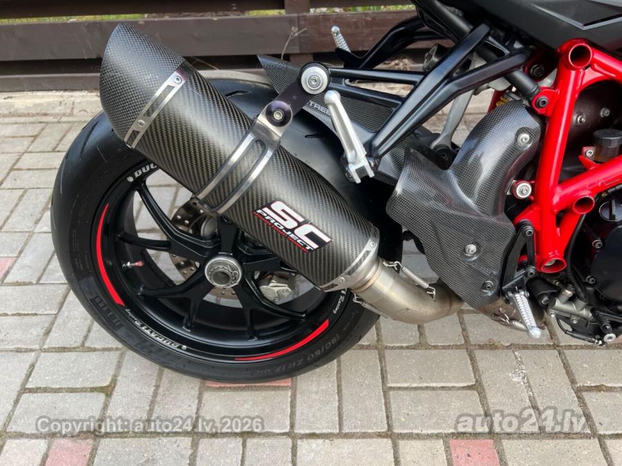 Red Ducati Streetfighter 2015 in Tartu, with an engine capacity of 0.85 L and mileage of 8 thousand km for 7490 €, photo 3 on AUTOMOTO.COM.LV