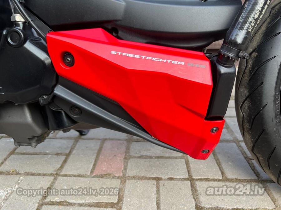 Red Ducati Streetfighter 2015 in Tartu, with an engine capacity of 0.85 L and mileage of 8 thousand km for 7490 €, photo 4 on AUTOMOTO.COM.LV