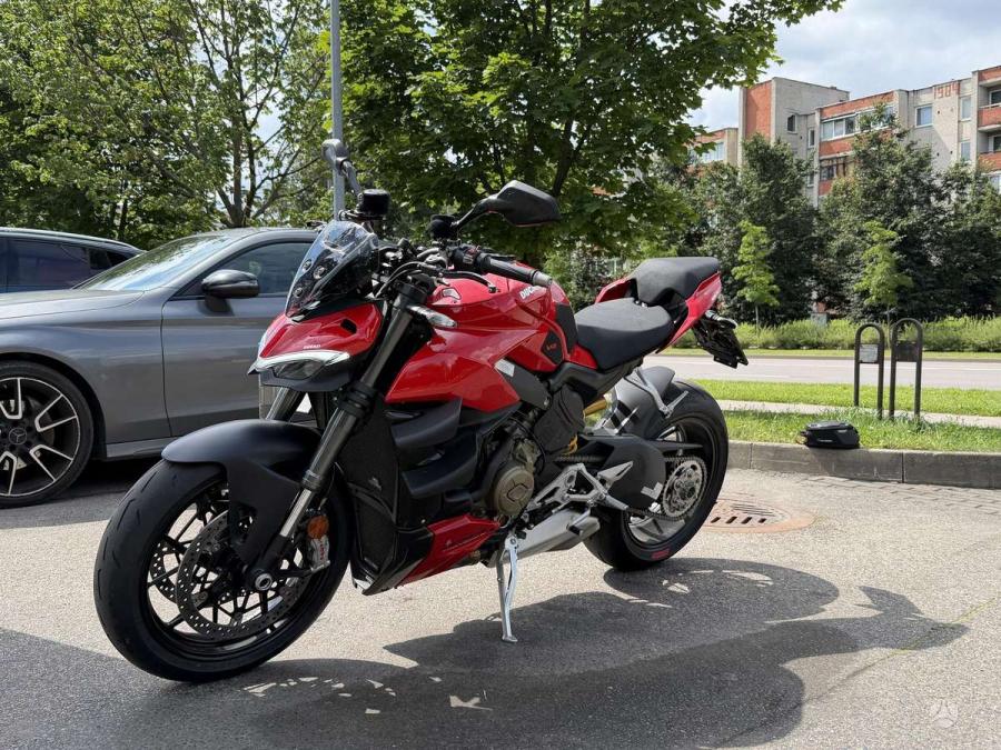 Red Ducati Streetfighter 2021 in Vilnius, with an engine capacity of 1.10 L and mileage of 11 thousand km for 16800 €, photo 3 on AUTOMOTO.COM.LV