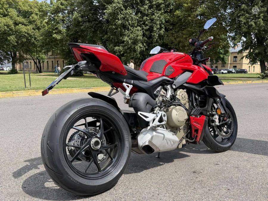 Red Ducati Streetfighter 2021 in Vilnius, with an engine capacity of 1.10 L and mileage of 11 thousand km for 16800 €, photo 5 on AUTOMOTO.COM.LV