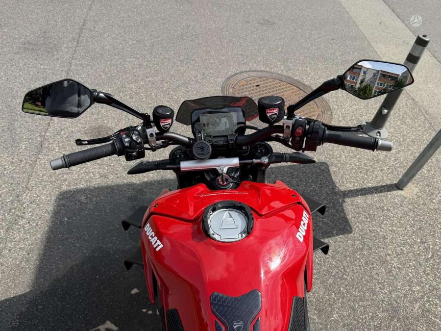 Red Ducati Streetfighter 2021 in Vilnius, with an engine capacity of 1.10 L and mileage of 11 thousand km for 16800 €, photo 8 on AUTOMOTO.COM.LV
