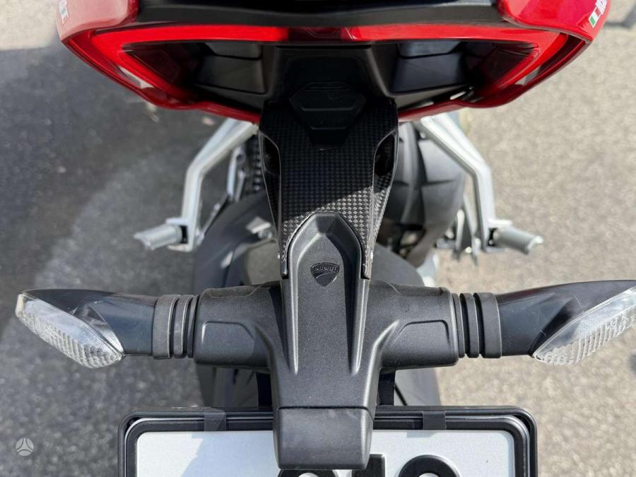 Red Ducati Streetfighter 2021 in Vilnius, with an engine capacity of 1.10 L and mileage of 11 thousand km for 16800 €, photo 9 on AUTOMOTO.COM.LV