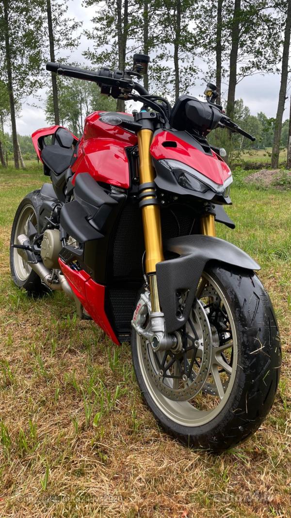 Red Ducati Streetfighter 2022 in Tallinn, with an engine capacity of 1.10 L and mileage of 3 thousand km for 24999 €, photo 1 on AUTOMOTO.COM.LV