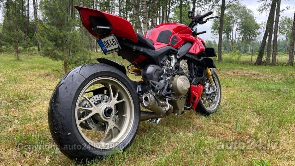 Red Ducati Streetfighter 2022 in Tallinn, with an engine capacity of 1.10 L and mileage of 3 thousand km for 24999 €, photo 3 on AUTOMOTO.COM.LV