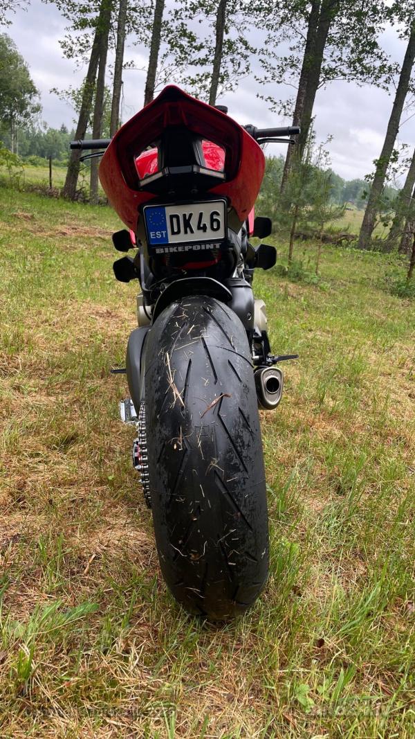 Red Ducati Streetfighter 2022 in Tallinn, with an engine capacity of 1.10 L and mileage of 3 thousand km for 24999 €, photo 5 on AUTOMOTO.COM.LV
