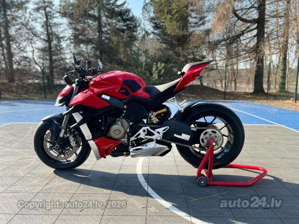 Red Ducati Streetfighter 2023 in Parnu, with an engine capacity of 1.10 L and mileage of 20 thousand km for 15500 €, photo 8 on AUTOMOTO.COM.LV