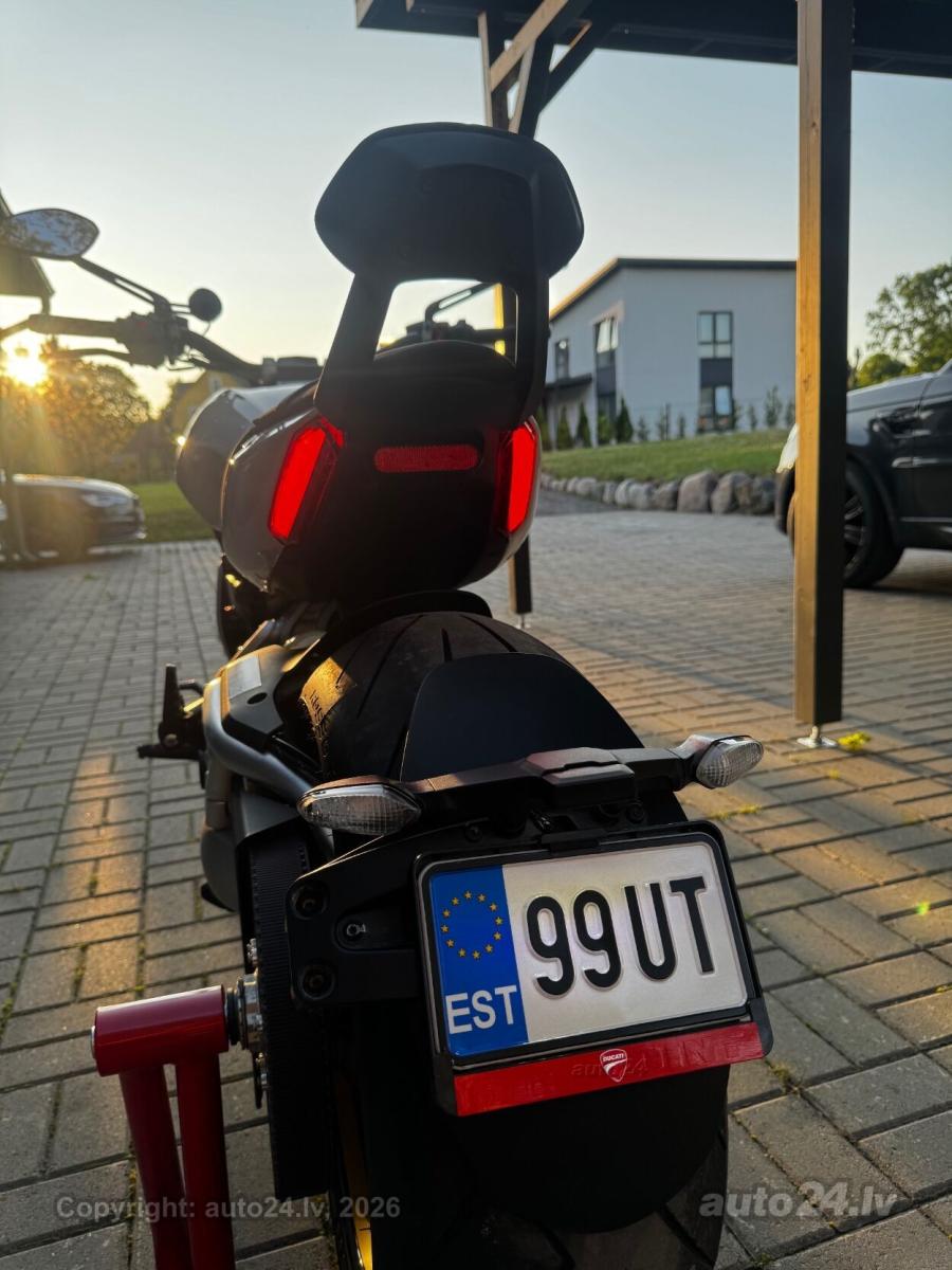 White Ducati XDiavel 2018 in Tallinn, with an engine capacity of 1.26 L and mileage of 8 thousand km for 16900 €, photo 8 on AUTOMOTO.COM.LV