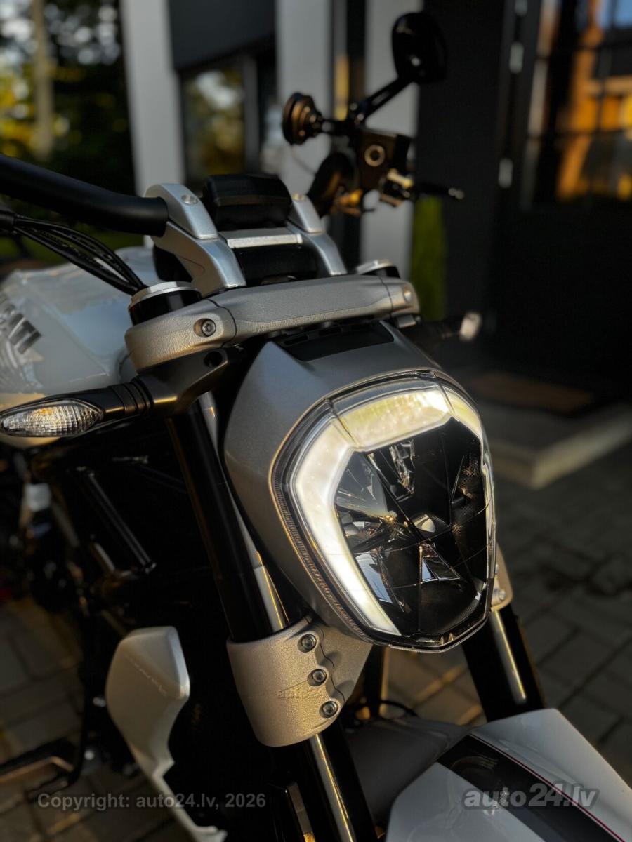 White Ducati XDiavel 2018 in Tallinn, with an engine capacity of 1.26 L and mileage of 8 thousand km for 16900 €, photo 15 on AUTOMOTO.COM.LV
