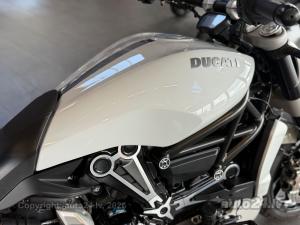 White Ducati XDiavel 2018 in Tallinn, with an engine capacity of 1.26 L and mileage of 8 thousand km for 15990 €, photo 6 on AUTOMOTO.COM.LV