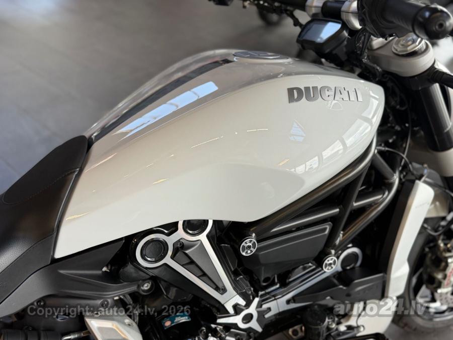 White Ducati XDiavel 2018 in Tallinn, with an engine capacity of 1.26 L and mileage of 8 thousand km for 15990 €, photo 6 on AUTOMOTO.COM.LV