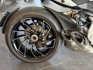 White Ducati XDiavel 2018 in Tallinn, with an engine capacity of 1.26 L and mileage of 8 thousand km for 15990 €, photo 8 on AUTOMOTO.COM.LV