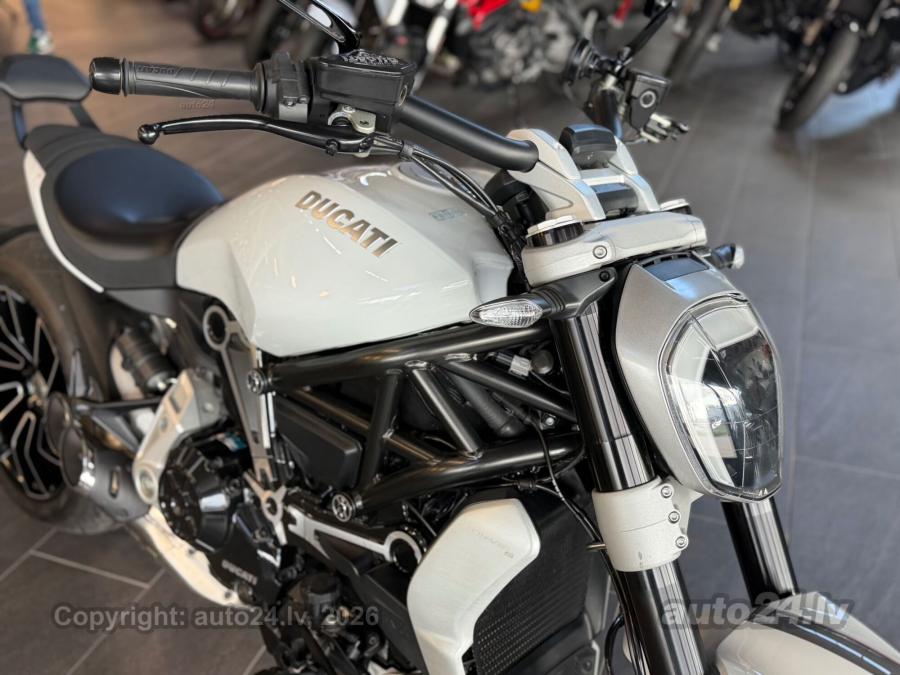 White Ducati XDiavel 2018 in Tallinn, with an engine capacity of 1.26 L and mileage of 8 thousand km for 15990 €, photo 10 on AUTOMOTO.COM.LV