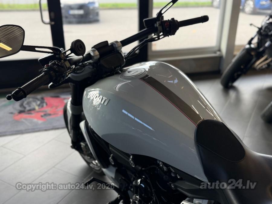 White Ducati XDiavel 2018 in Tallinn, with an engine capacity of 1.26 L and mileage of 8 thousand km for 15990 €, photo 14 on AUTOMOTO.COM.LV