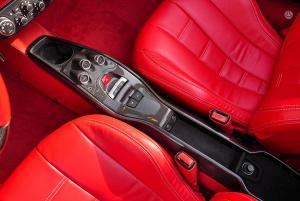Pelēks Ferrari 458 2014 Kauņa, ar dzinēja tilpumu 4.50 L un nobraukumu 64 tūkst. km par 195550 €, foto 26 vietnē AUTOMOTO.COM.LV