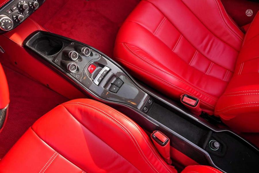 Pelēks Ferrari 458 2014 Kauņa, ar dzinēja tilpumu 4.50 L un nobraukumu 64 tūkst. km par 195550 €, foto 26 vietnē AUTOMOTO.COM.LV