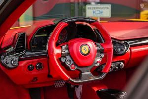 Pelēks Ferrari 458 2014 Kauņa, ar dzinēja tilpumu 4.50 L un nobraukumu 64 tūkst. km par 195550 €, foto 31 vietnē AUTOMOTO.COM.LV