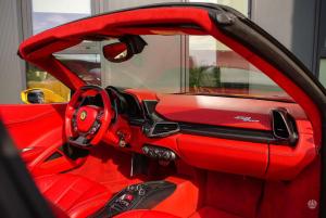 Pelēks Ferrari 458 2014 Kauņa, ar dzinēja tilpumu 4.50 L un nobraukumu 64 tūkst. km par 195550 €, foto 48 vietnē AUTOMOTO.COM.LV
