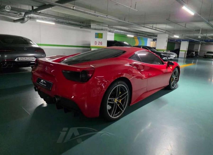 Красный Феррари 488 GTB 2016 в Вильнюс, объемом двигателя 3.90 л и пробегом 37 тыс. км за 123000 €, фото 5 на AUTOMOTO.COM.LV
