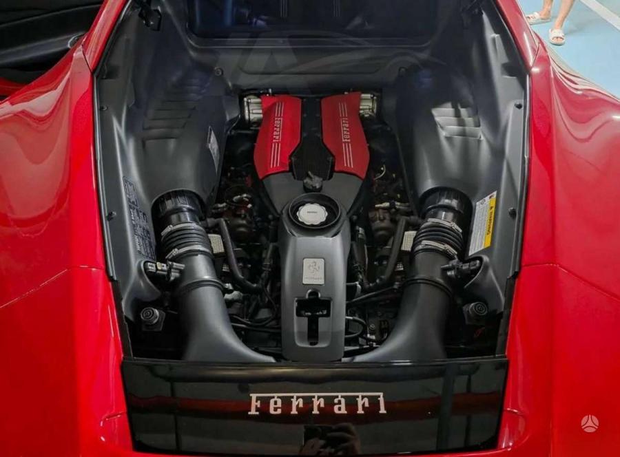 Красный Феррари 488 GTB 2016 в Вильнюс, объемом двигателя 3.90 л и пробегом 37 тыс. км за 123000 €, фото 8 на AUTOMOTO.COM.LV