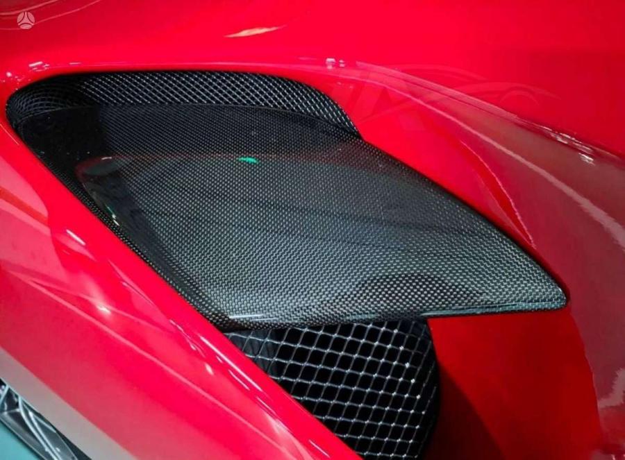 Красный Феррари 488 GTB 2016 в Вильнюс, объемом двигателя 3.90 л и пробегом 37 тыс. км за 123000 €, фото 10 на AUTOMOTO.COM.LV