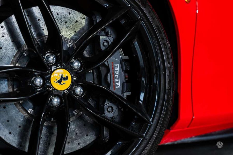 Красный Феррари 488 GTB 2017 в Вильнюс, объемом двигателя 3.90 л и пробегом 57 тыс. км за 169999 €, фото 12 на AUTOMOTO.COM.LV