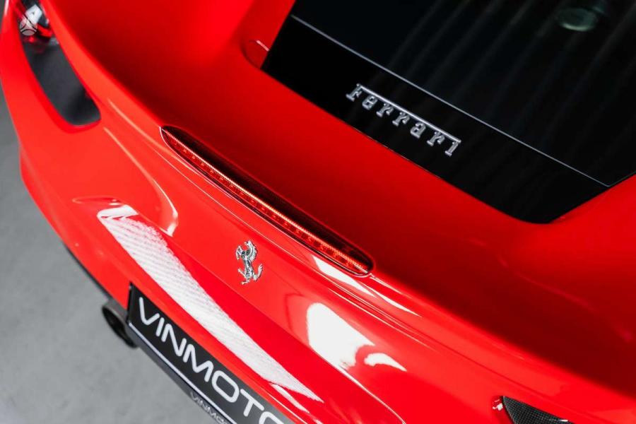 Красный Феррари 488 GTB 2017 в Вильнюс, объемом двигателя 3.90 л и пробегом 57 тыс. км за 169999 €, фото 18 на AUTOMOTO.COM.LV