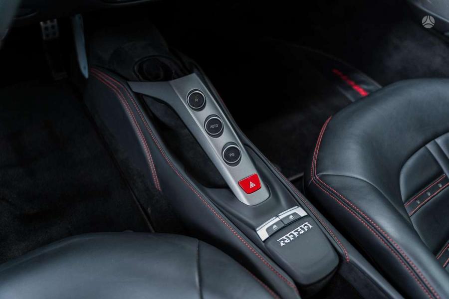 Красный Феррари 488 GTB 2017 в Вильнюс, объемом двигателя 3.90 л и пробегом 57 тыс. км за 169999 €, фото 29 на AUTOMOTO.COM.LV