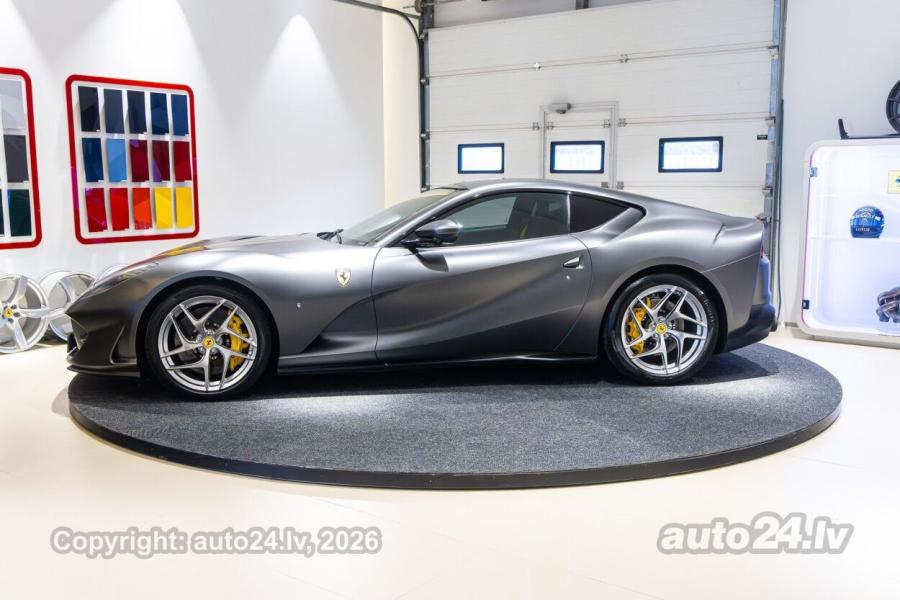 Pelēks Ferrari 812 2020 Tallina, ar dzinēja tilpumu 6.50 L un nobraukumu 38 tūkst. km par 328600 €, foto 2 vietnē AUTOMOTO.COM.LV