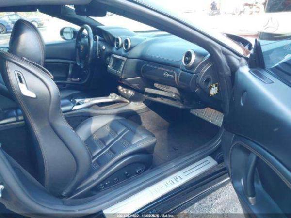 Black Ferrari California 2013 in Klaipeda, with an engine capacity of 4.31 L and mileage of 20 thousand km for 63000 €, photo 5 on AUTOMOTO.COM.LV