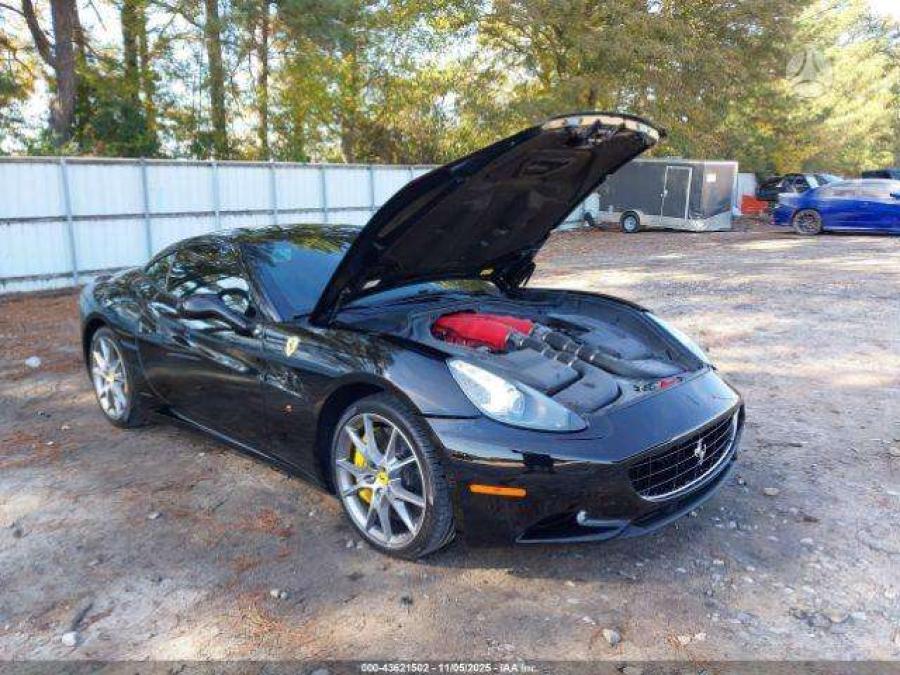 Black Ferrari California 2013 in Klaipeda, with an engine capacity of 4.31 L and mileage of 20 thousand km for 63000 €, photo 18 on AUTOMOTO.COM.LV
