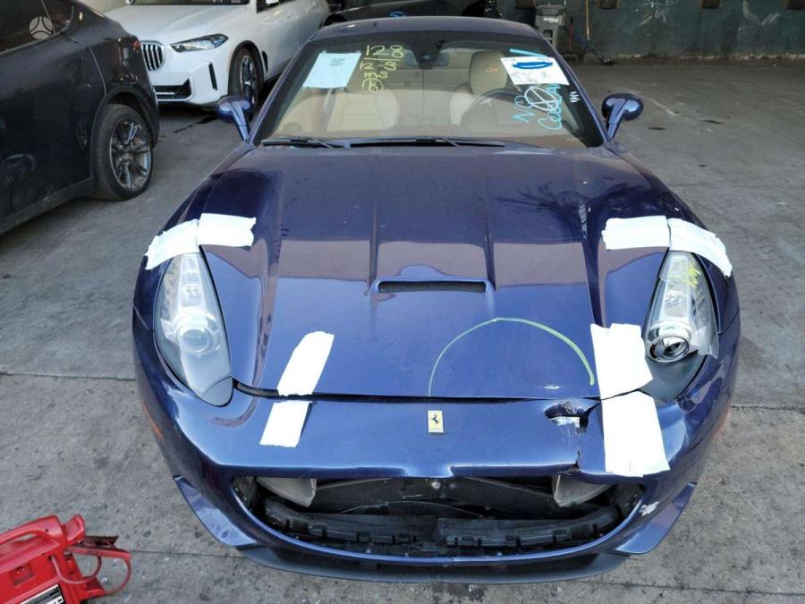 Blue Ferrari California 2010 in Kaunas, with an engine capacity of 0.00 L and mileage of 86 thousand km for 54900 €, photo 20 on AUTOMOTO.COM.LV
