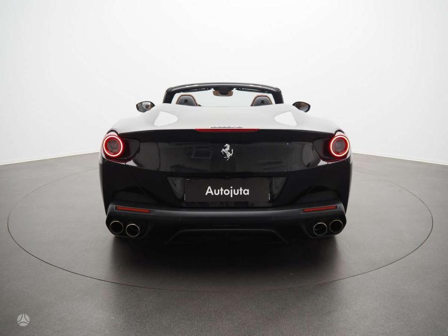 Black Ferrari Portofino 2020 in Vilnius, with an engine capacity of 3.86 L and mileage of 30 thousand km for 211750 €, photo 6 on AUTOMOTO.COM.LV