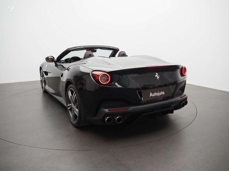 Black Ferrari Portofino 2020 in Vilnius, with an engine capacity of 3.86 L and mileage of 30 thousand km for 211750 €, photo 7 on AUTOMOTO.COM.LV