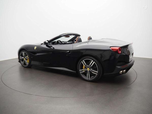 Black Ferrari Portofino 2020 in Vilnius, with an engine capacity of 3.86 L and mileage of 30 thousand km for 211750 €, photo 7 on AUTOMOTO.COM.LV