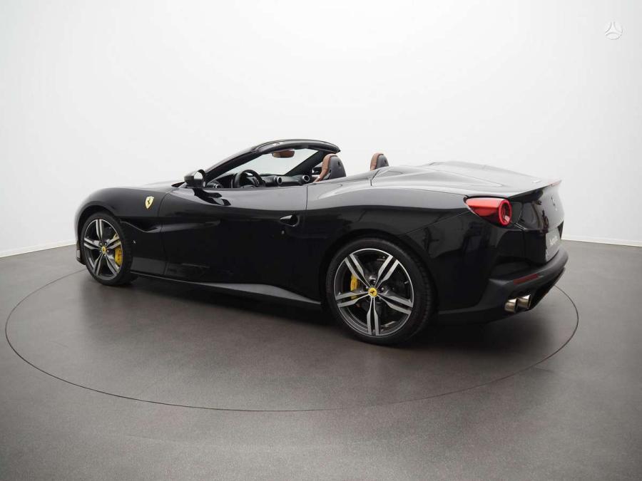 Black Ferrari Portofino 2020 in Vilnius, with an engine capacity of 3.86 L and mileage of 30 thousand km for 211750 €, photo 8 on AUTOMOTO.COM.LV
