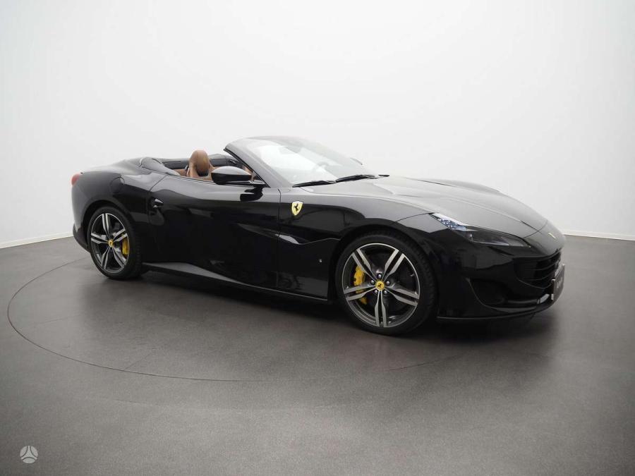 Black Ferrari Portofino 2020 in Vilnius, with an engine capacity of 3.86 L and mileage of 30 thousand km for 211750 €, photo 9 on AUTOMOTO.COM.LV