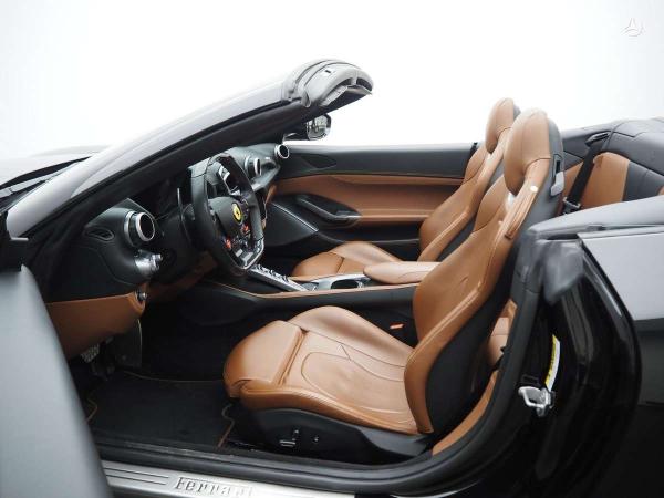 Black Ferrari Portofino 2020 in Vilnius, with an engine capacity of 3.86 L and mileage of 30 thousand km for 211750 €, photo 10 on AUTOMOTO.COM.LV