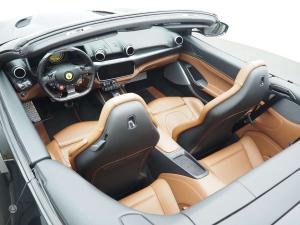 Black Ferrari Portofino 2020 in Vilnius, with an engine capacity of 3.86 L and mileage of 30 thousand km for 211750 €, photo 12 on AUTOMOTO.COM.LV