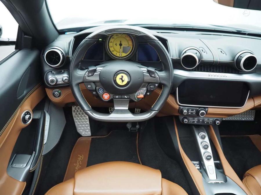 Black Ferrari Portofino 2020 in Vilnius, with an engine capacity of 3.86 L and mileage of 30 thousand km for 211750 €, photo 24 on AUTOMOTO.COM.LV