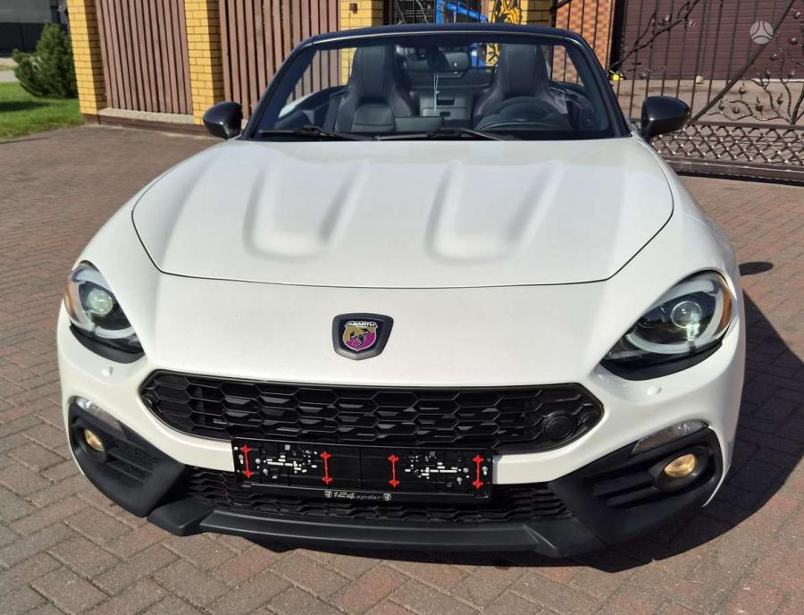 White Fiat 124 2017 in Siauliai, with an engine capacity of 1.40 L and mileage of 57 thousand km for 24900 €, photo 3 on AUTOMOTO.COM.LV