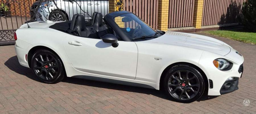 White Fiat 124 2017 in Siauliai, with an engine capacity of 1.40 L and mileage of 57 thousand km for 24900 €, photo 4 on AUTOMOTO.COM.LV