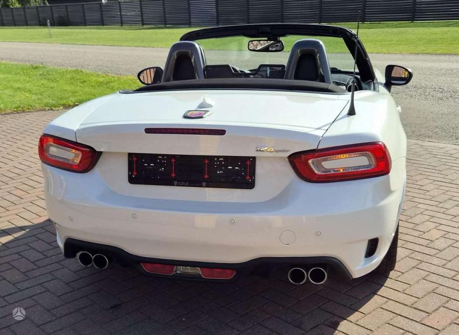White Fiat 124 2017 in Siauliai, with an engine capacity of 1.40 L and mileage of 57 thousand km for 24900 €, photo 10 on AUTOMOTO.COM.LV