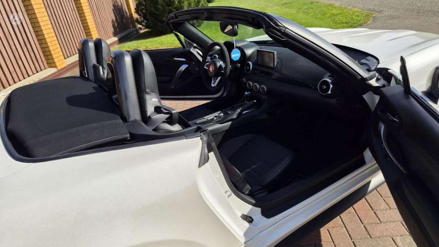 White Fiat 124 2017 in Siauliai, with an engine capacity of 1.40 L and mileage of 57 thousand km for 24900 €, photo 12 on AUTOMOTO.COM.LV