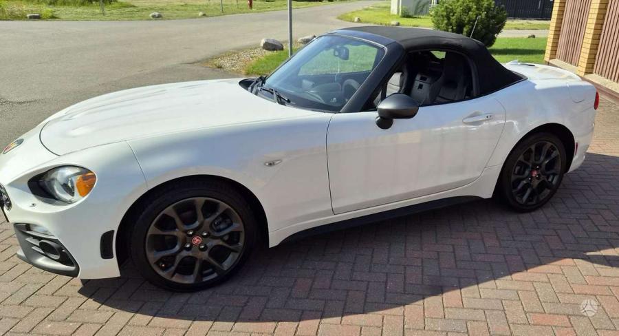 White Fiat 124 2017 in Siauliai, with an engine capacity of 1.40 L and mileage of 57 thousand km for 24900 €, photo 17 on AUTOMOTO.COM.LV